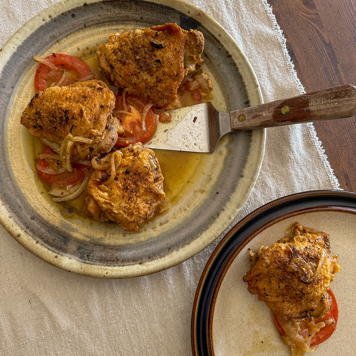 Spicy Vinegar Chicken Over Toms & Onions by Alison Roman – La Vida. Taprut